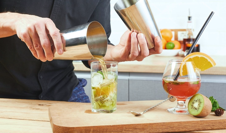 Ideas de cócteles y bebidas que puedes preparar en casa – Libero Corp Perú